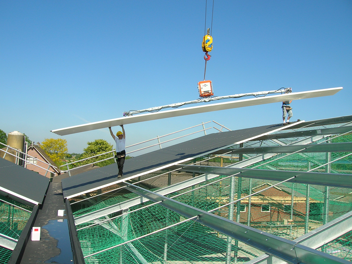 CladBoy: vacuum lifter for sandwich panels and more | VIAVAC