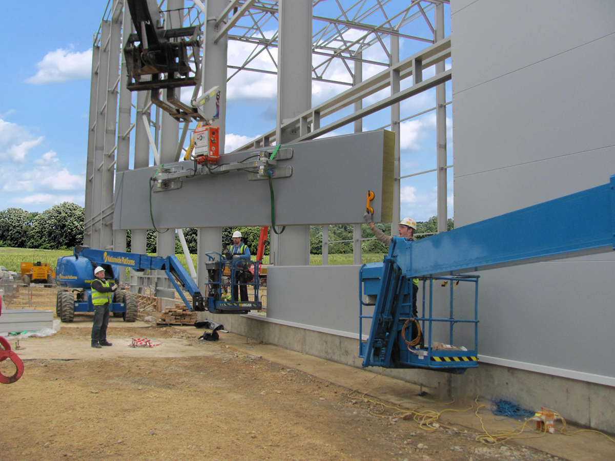 CladBoy: vacuum lifter for sandwich panels and more | VIAVAC