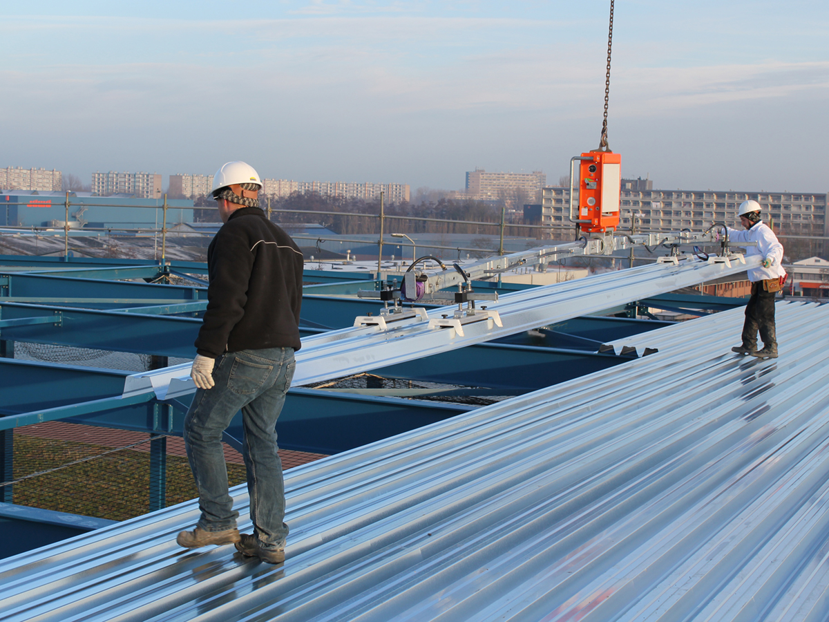 CladBoy: vacuum lifter for sandwich panels and more | VIAVAC